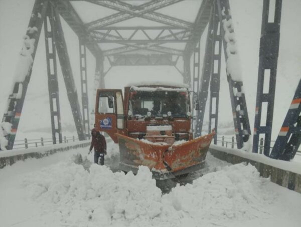 Mughal Road Shut as Snow Clearance Continues | Kashmir Life - Latest ...