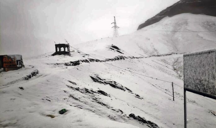 Fresh Snowfall in Sonmarg, Other Areas | Kashmir Life - Latest News ...
