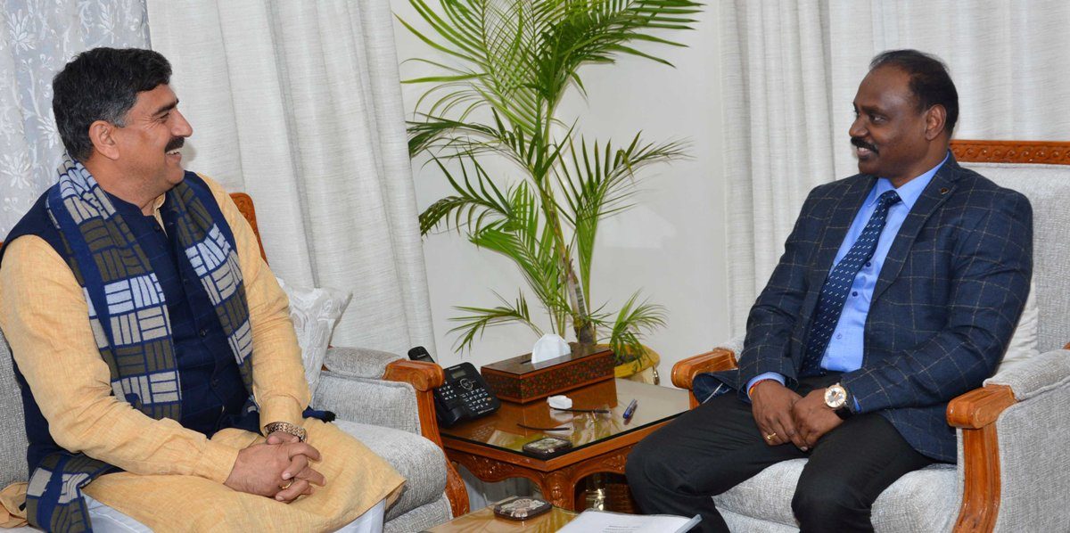 Lt Governor meeting Sh. Chander Mohan Gupta, Mayor, Jammu Municipal ...
