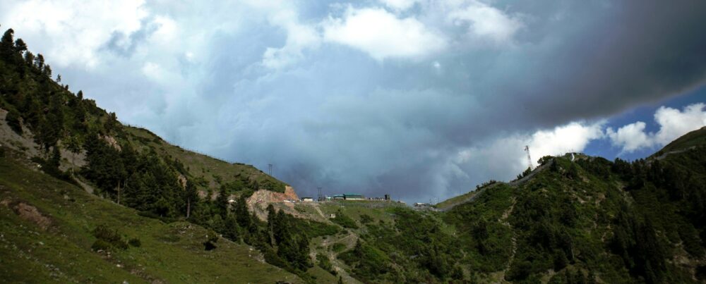 This is the Sadna Pass that overlooks both sides of the Valley. Image ...