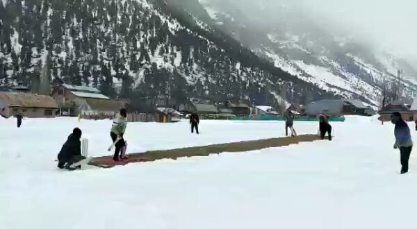 Fresh Snowfall in North Kashmir’s Gurez Sector | Kashmir Life - Latest ...