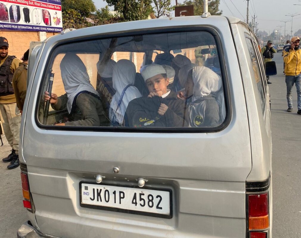 School Van Seized For Overcrowding Children: Police | Kashmir Life ...