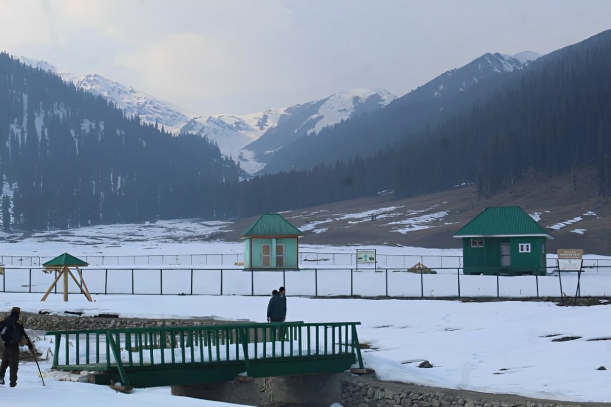 Bangus Has Snow But Not The Bang, No Visitors | Kashmir Life - Latest ...