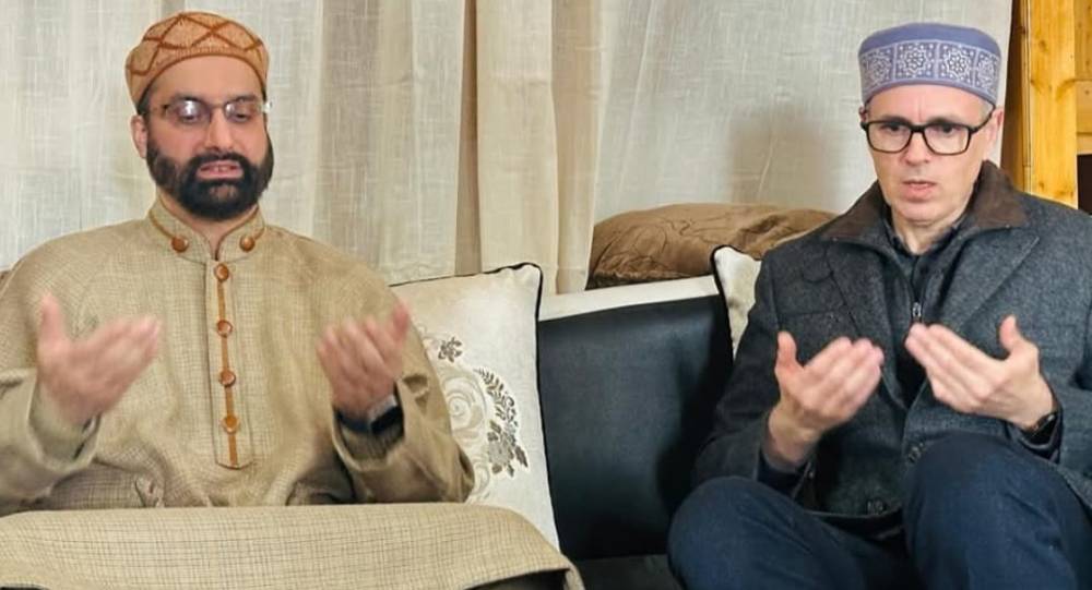 Chief Minister Omar Abdullah visited Mirwaiz Umer Farooq and condoled ...