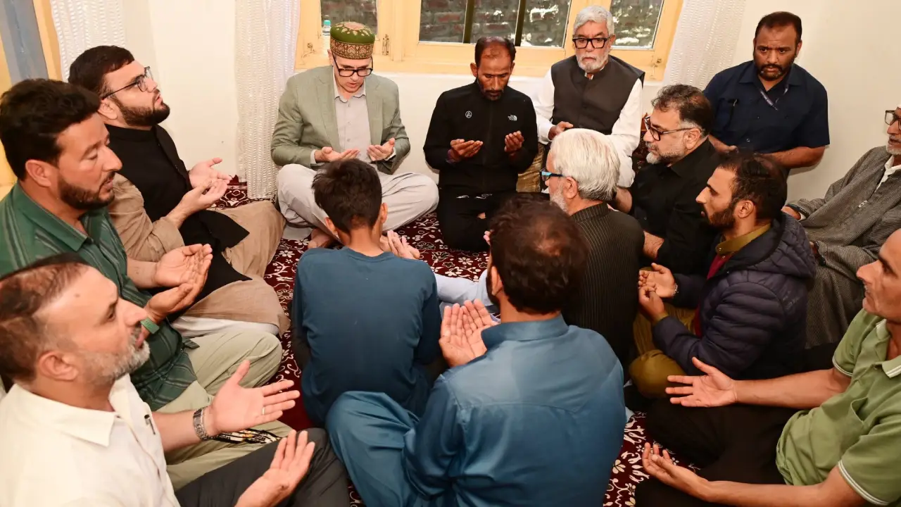 Budgam Minor Girl Murder Case: CM Omar Visits Bereaved Family, Assures ...